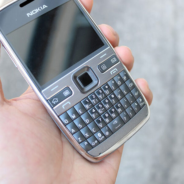 Nokia E72 cũ chính hãng đầy đủ tính năng - bảo hành 1 năm