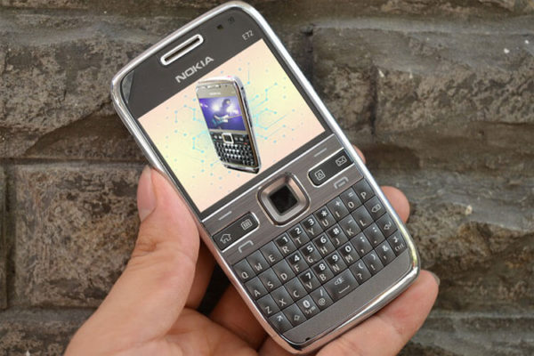 Nokia E72 cũ chính hãng đầy đủ tính năng - bảo hành 1 năm