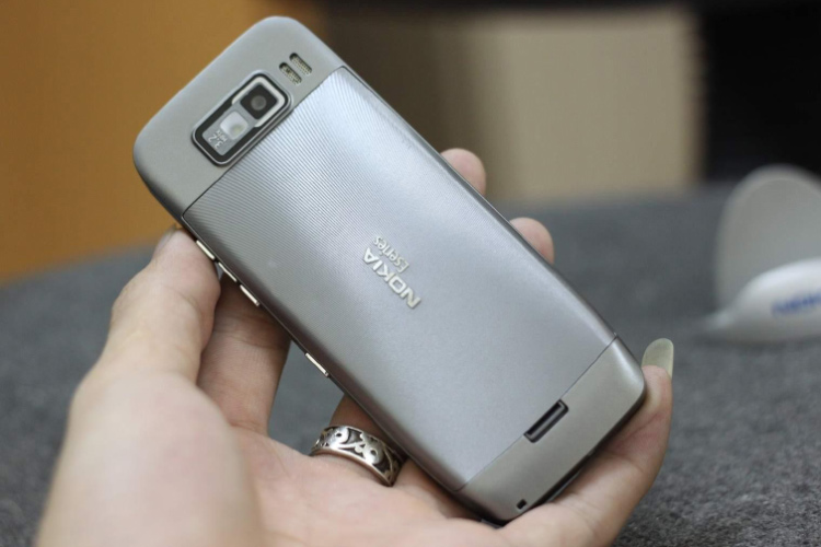 Nokia E52 vỏ nhôm sang trọng (BẢO HÀNH 1 NĂM)