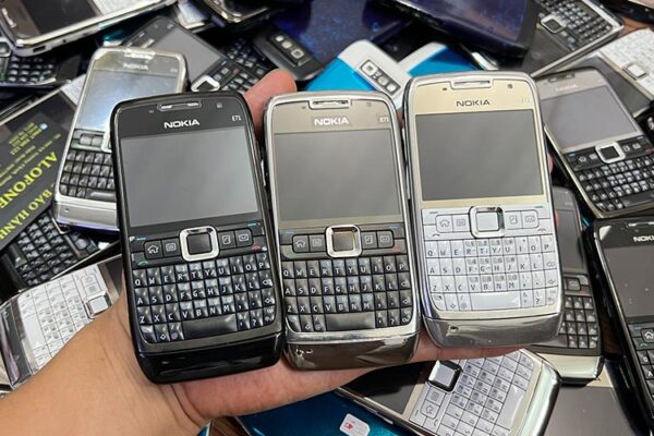 Nokia E71 (CHÍNH HÃNG - GIÁ RẺ - BẢO HÀNH 1 NĂM)